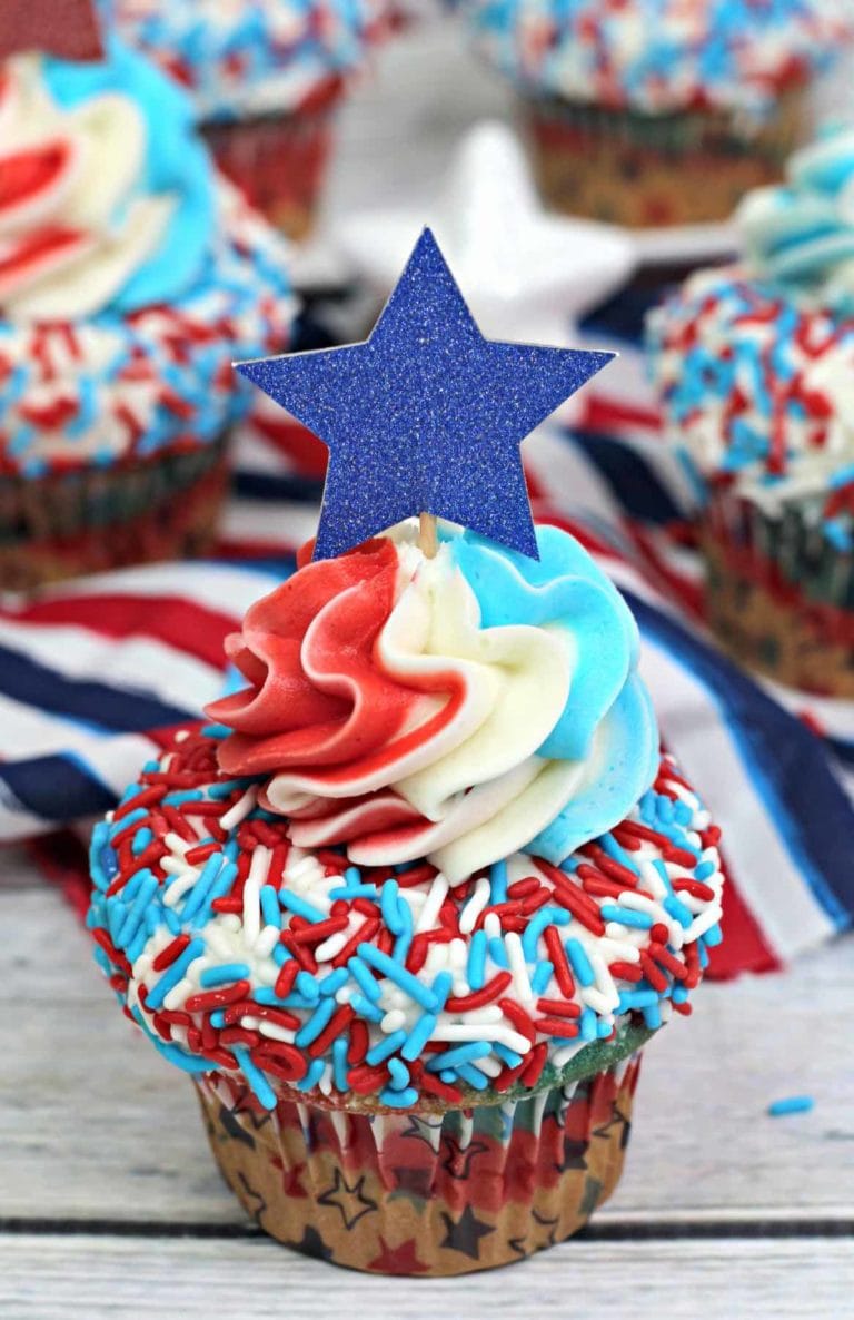 Red White and Blue Cupcakes (4th of July Cupcake Recipe)