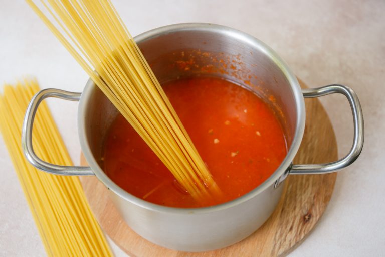 World's Best Nigerian Jollof Spaghetti Recipe