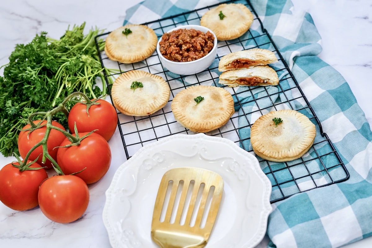 25 Travel Snack Ideas for Long Flights, Road Trips, and Everything In ...