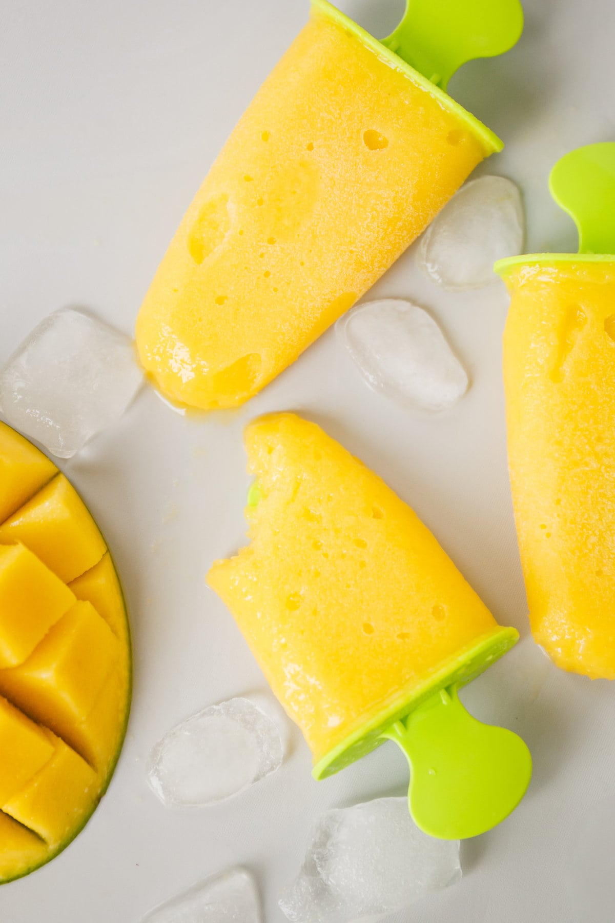 Easy Homemade Mango Popsicles (4 Ingredients)