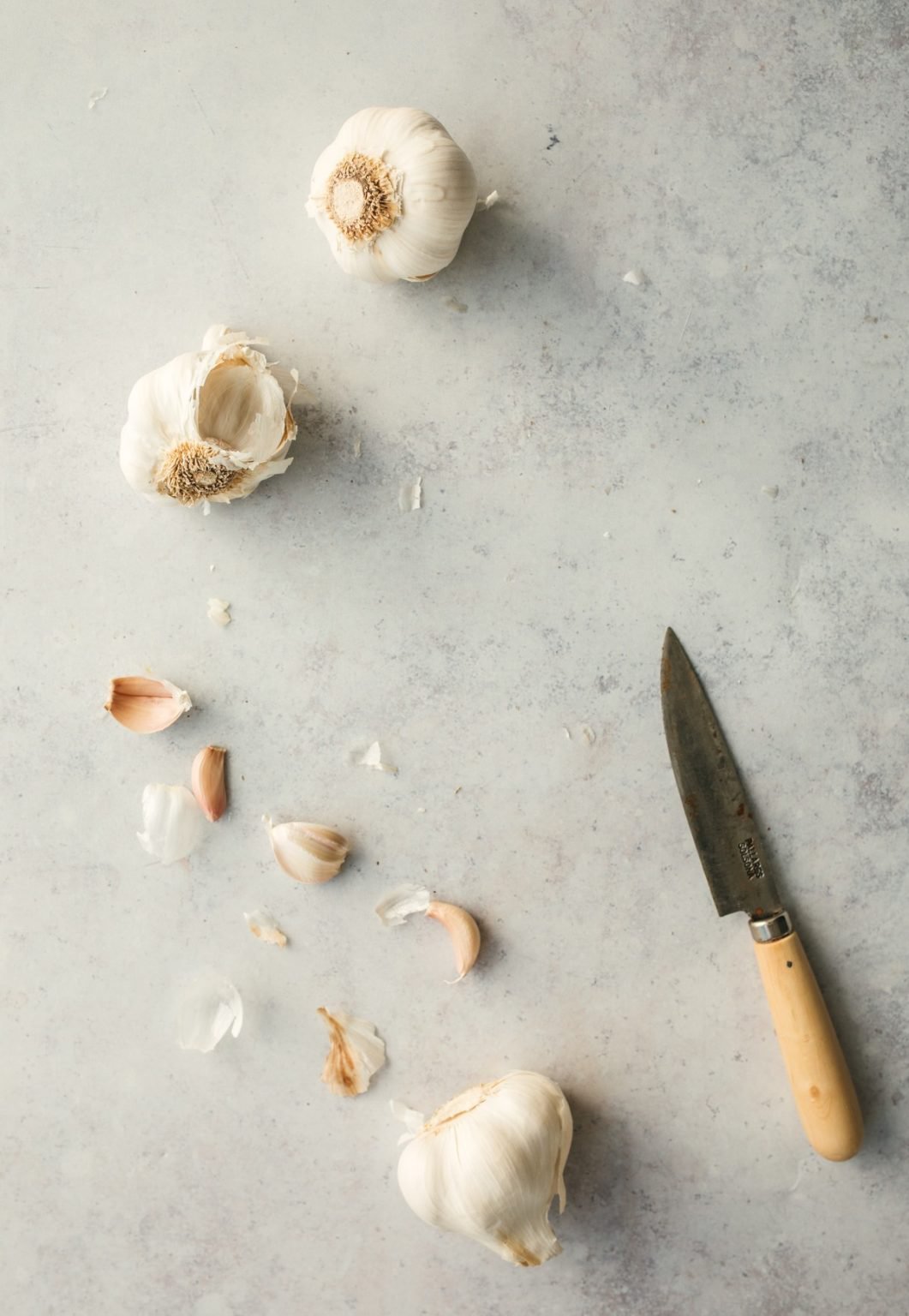 What Does Garlic Taste Like? Does Garlic Taste Good? - Food Plus Words