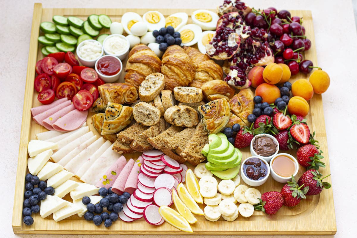 25 Easy Breakfast Ideas for a Crowd That’ll Keep Everyone Full and ...