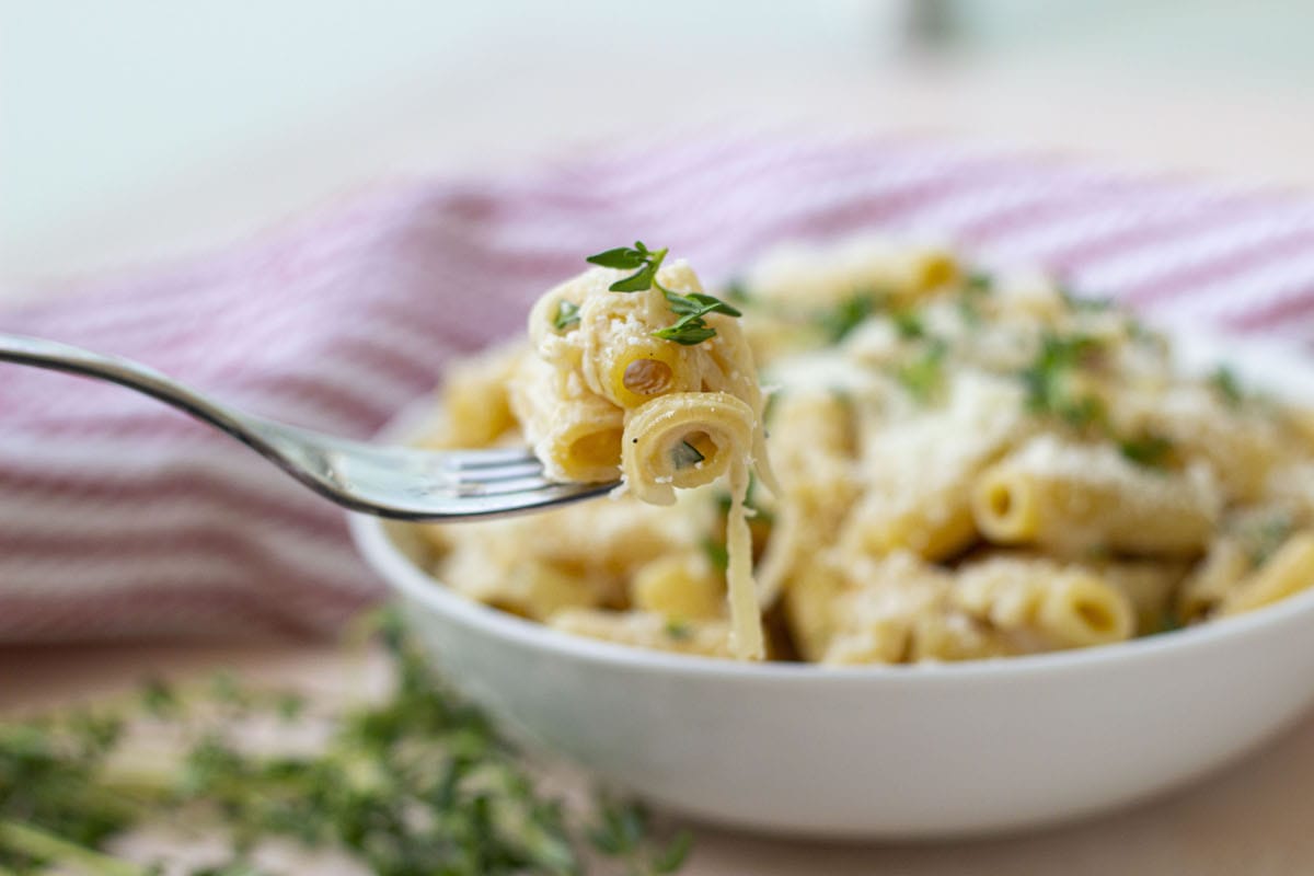 25 Thursday Night Dinner Ideas That Don’t Feel Like Work - Food Plus Words