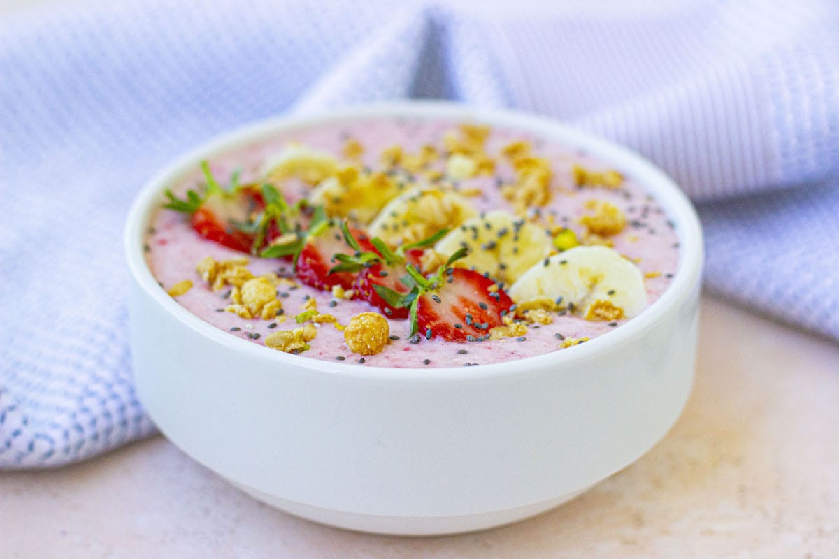 Strawberry Smoothie Bowl Recipe