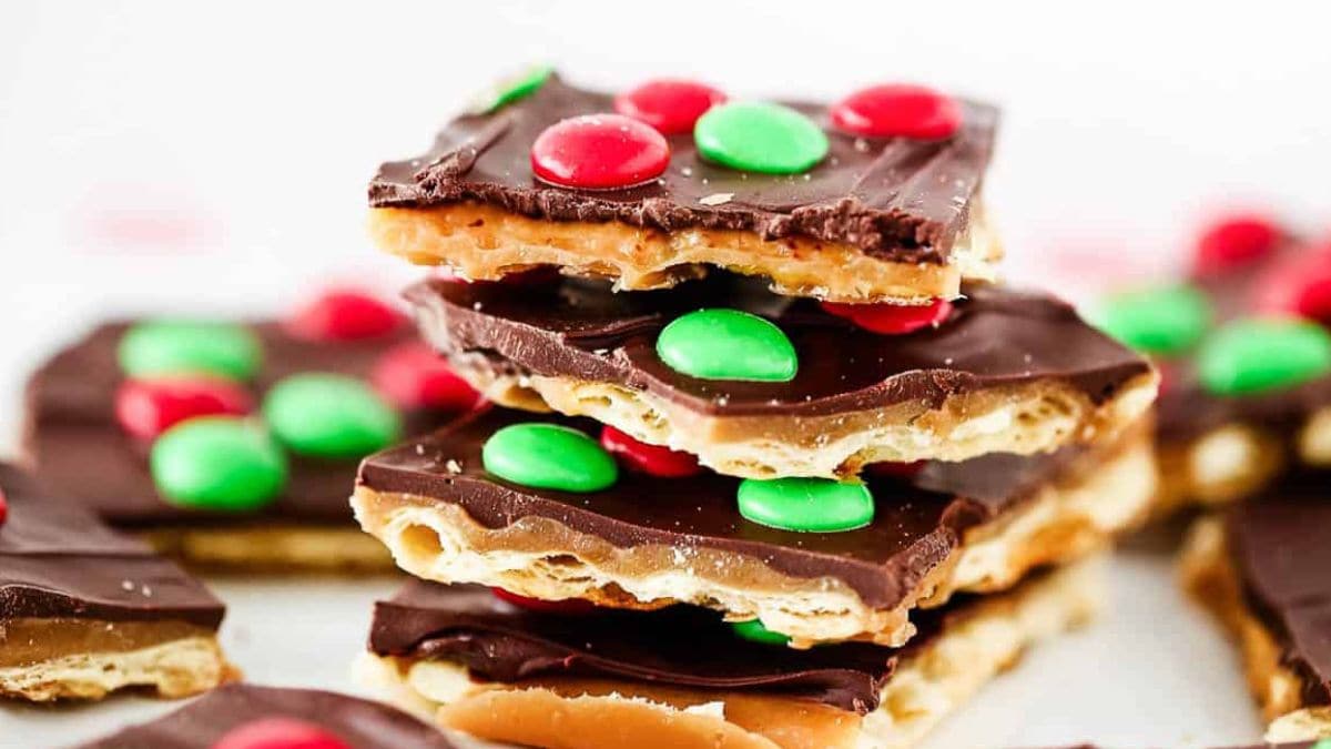 25 Christmas Snacks to Savor the Season!