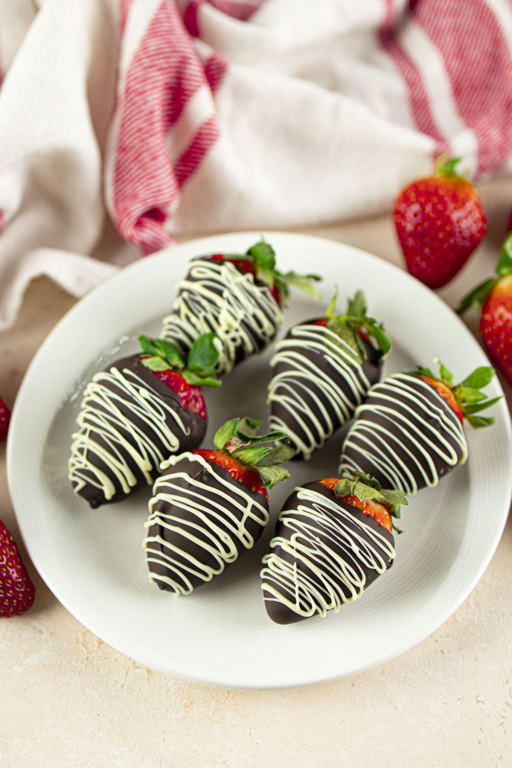Easy Valentines Chocolate Covered Strawberries