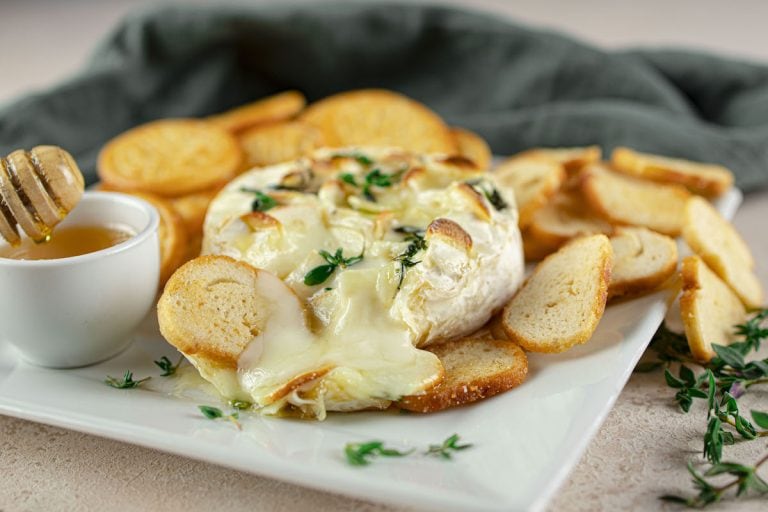 Quick and Easy Baked Brie with Garlic
