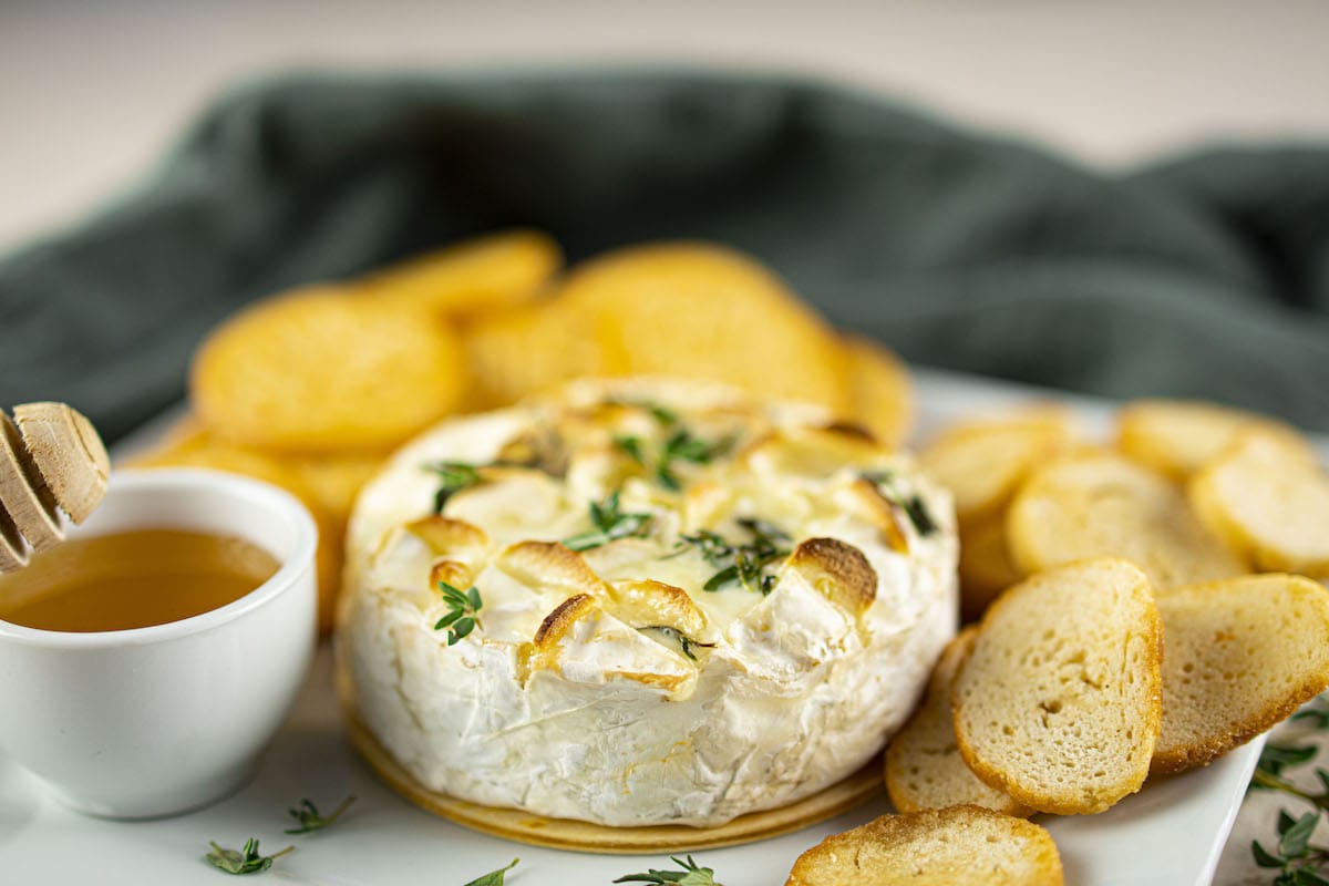 4 Ingredient Baked Brie with Garlic