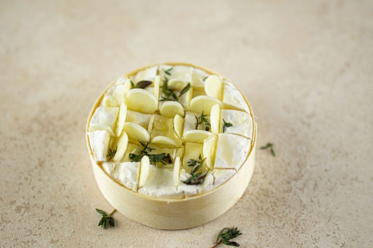 Quick and Easy Baked Brie with Garlic