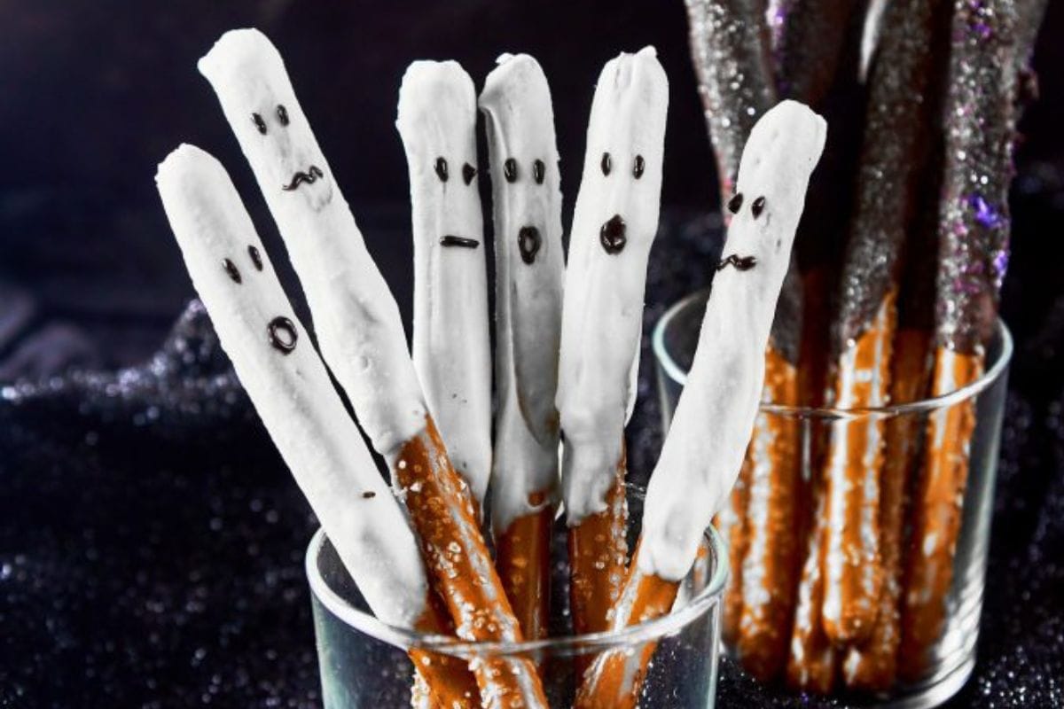 25 Halloween Foods for Parties So Terrifyingly Tasty, They’ll Scare the ...