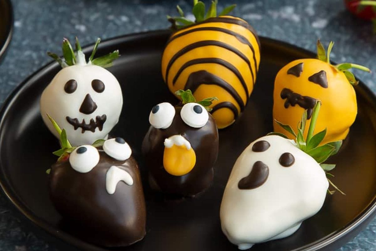 25 Easy Halloween Foods So Delicious, Even Vampires Will Skip the Blood