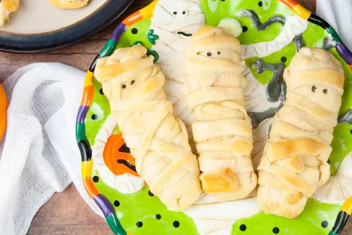 25 Halloween Party Foods So Tempting, Your Guests Won’t Stop at Just One