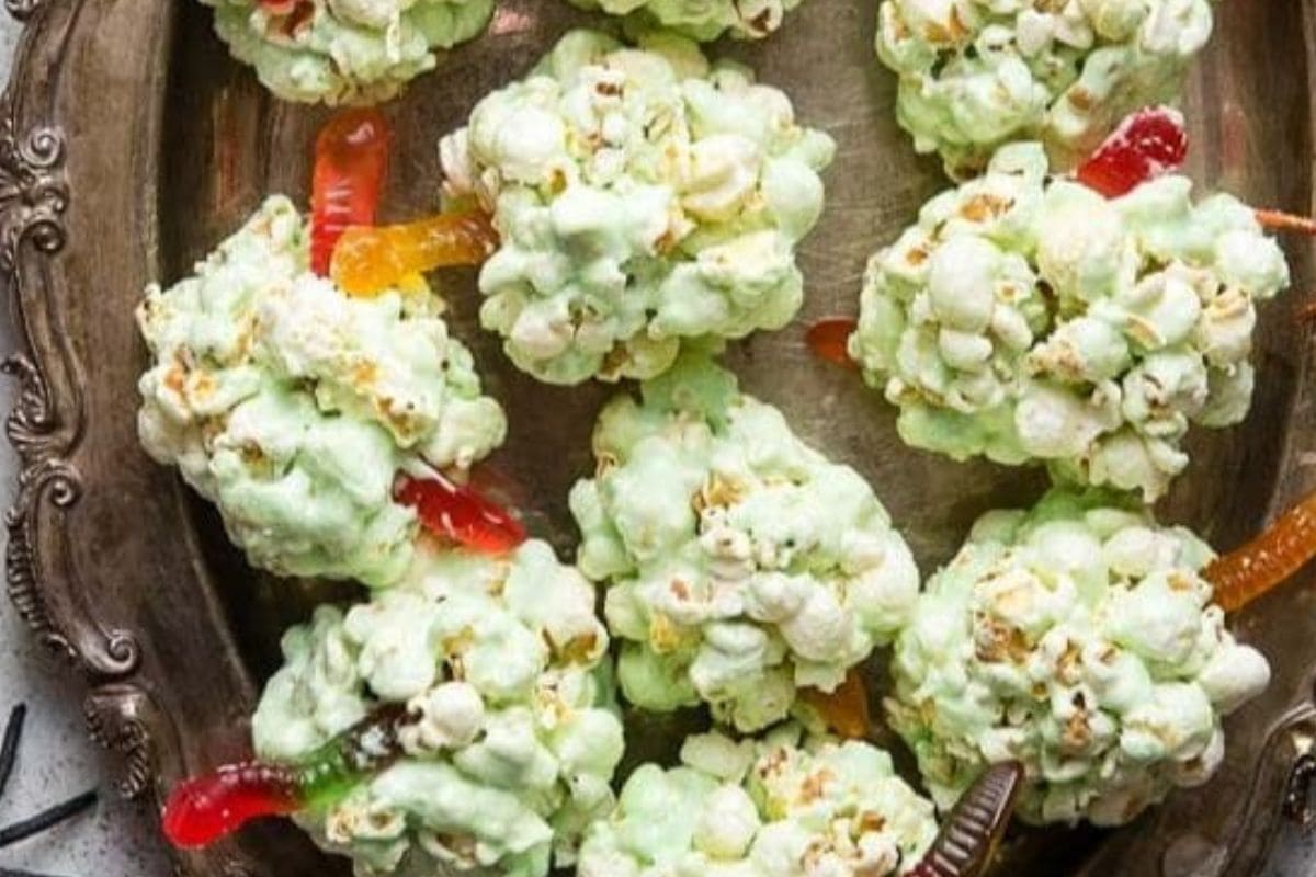 25 Easy Halloween Foods So Delicious, Even Vampires Will Skip the Blood