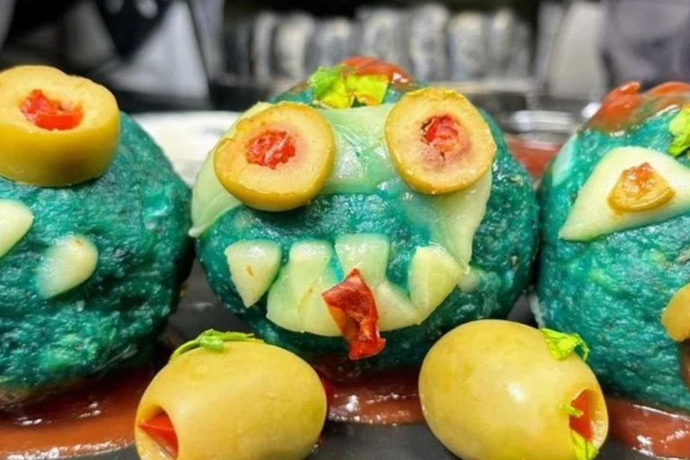 25 Easy Halloween Foods So Delicious, Even Vampires Will Skip the Blood