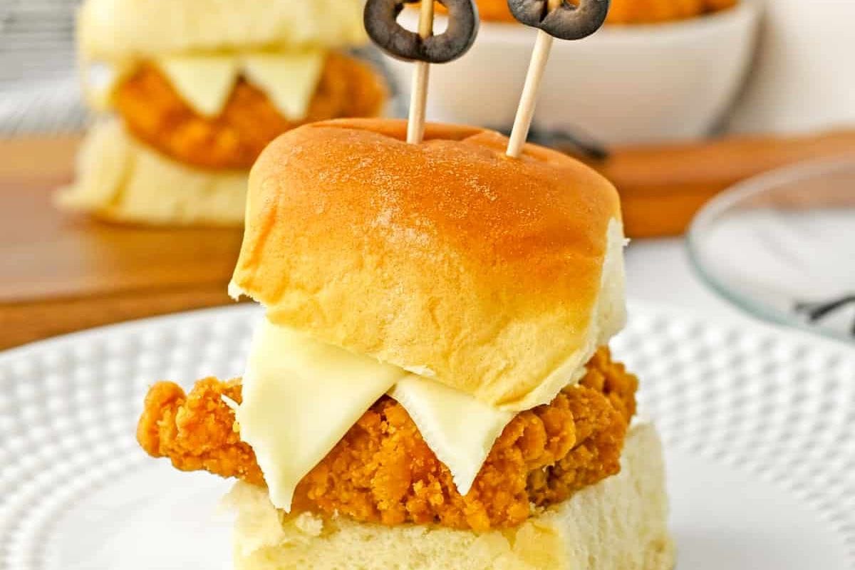 25 Easy Halloween Foods So Delicious, Even Vampires Will Skip the Blood