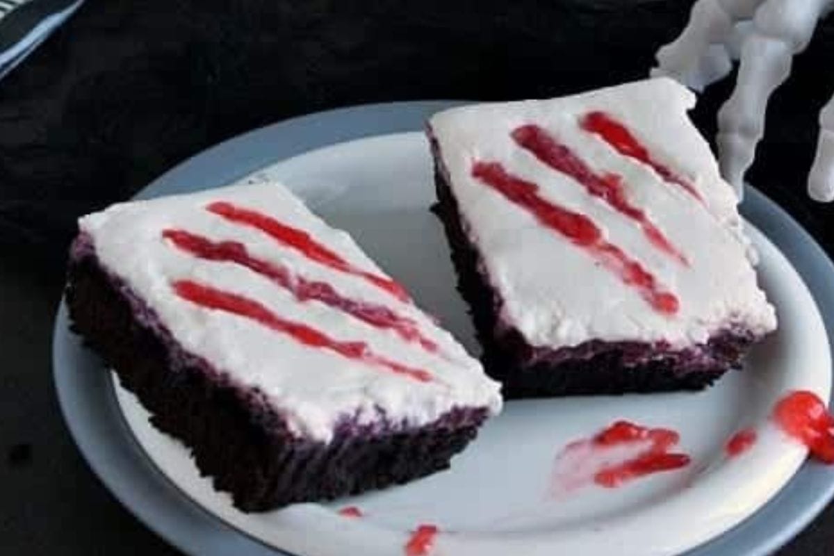 25 Easy Halloween Foods So Delicious, Even Vampires Will Skip the Blood