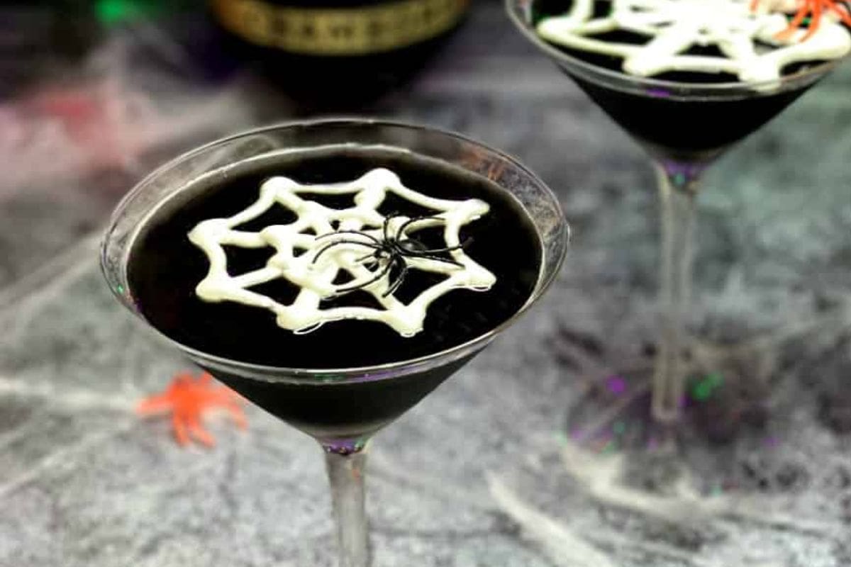 25 Halloween Drinks So Easy, You’ll Want to Serve Them at Every Party