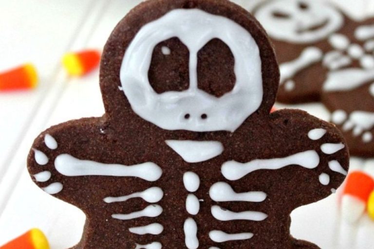 25 Spooky Treats for Halloween So Creative, Your Guests Won’t Believe ...