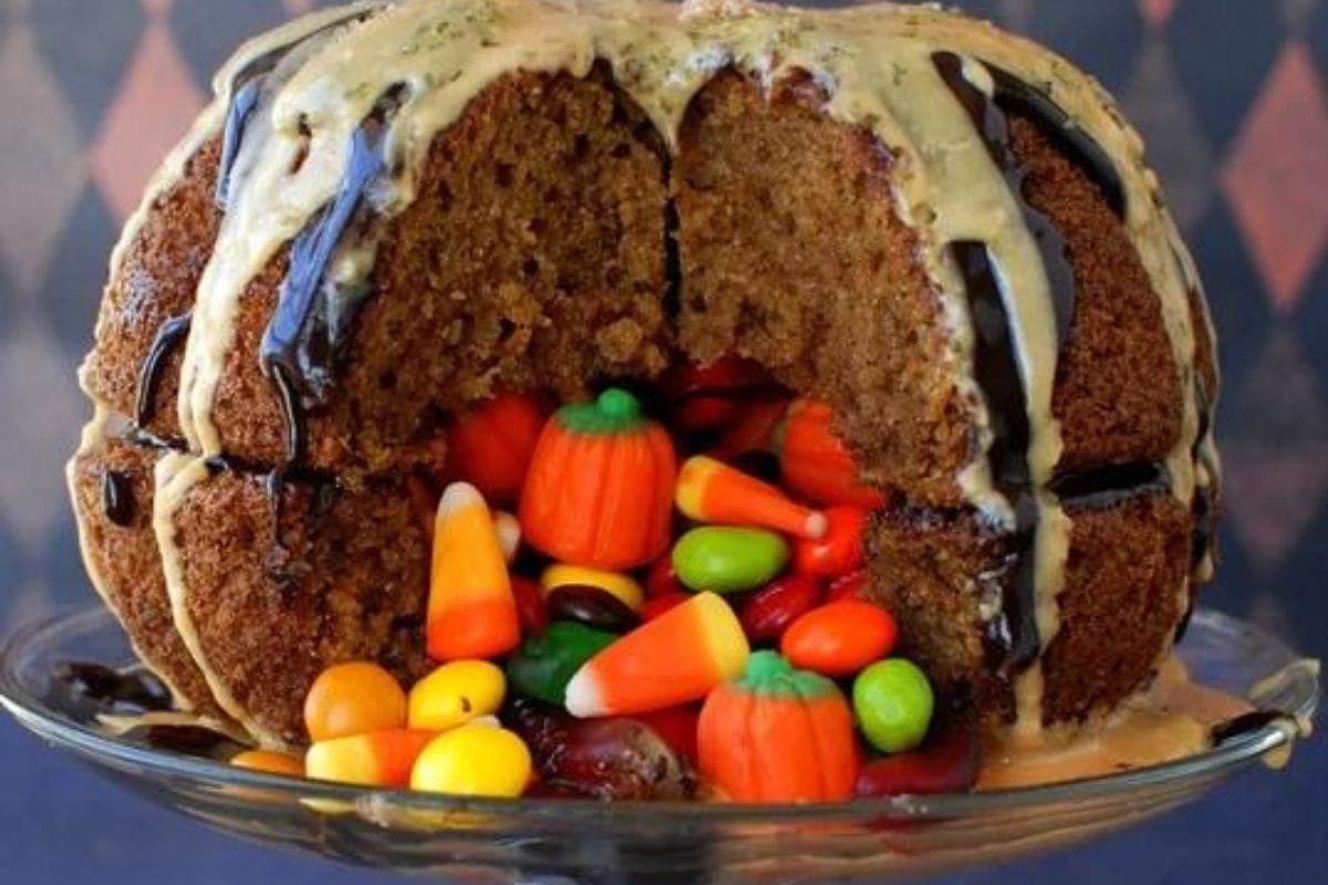 25 Scary Good Halloween Cake Ideas That Make For A Hauntingly Good Time ...
