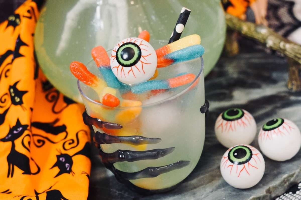 25 Halloween Drink Ideas To Brew Up for Hauntingly Good Time - Food ...