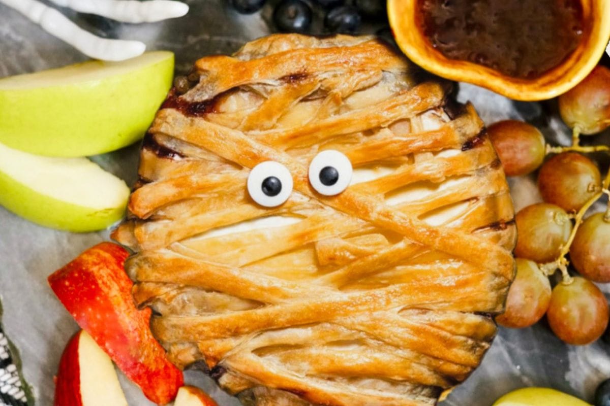 25 Spooky Treats for Halloween So Creative, Your Guests Won’t Believe ...