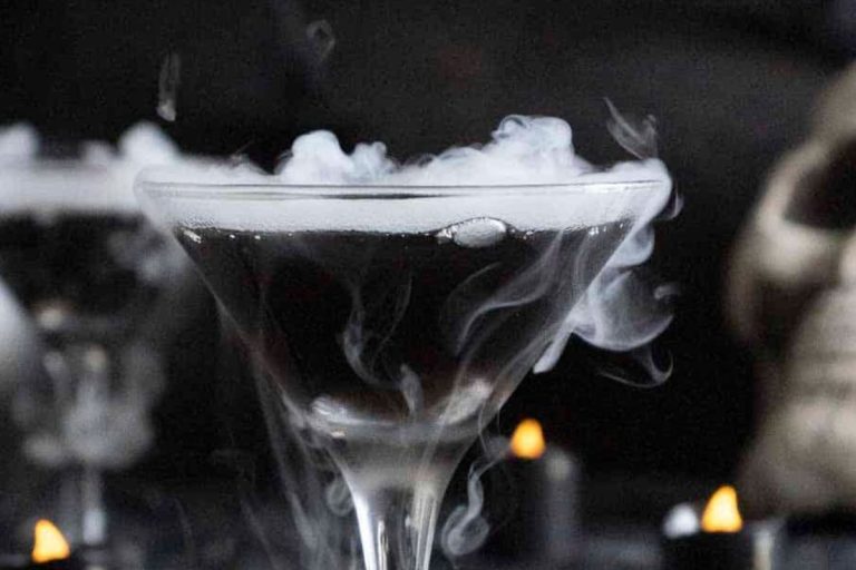 25 Halloween Drinks So Easy, You’ll Want to Serve Them at Every Party