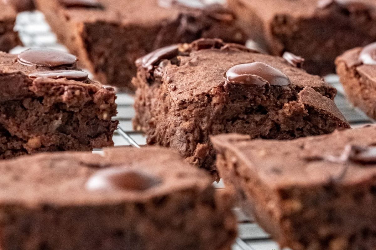 25 Crowd-Pleasing Family Reunion Foods for Big Gatherings - Food Plus Words