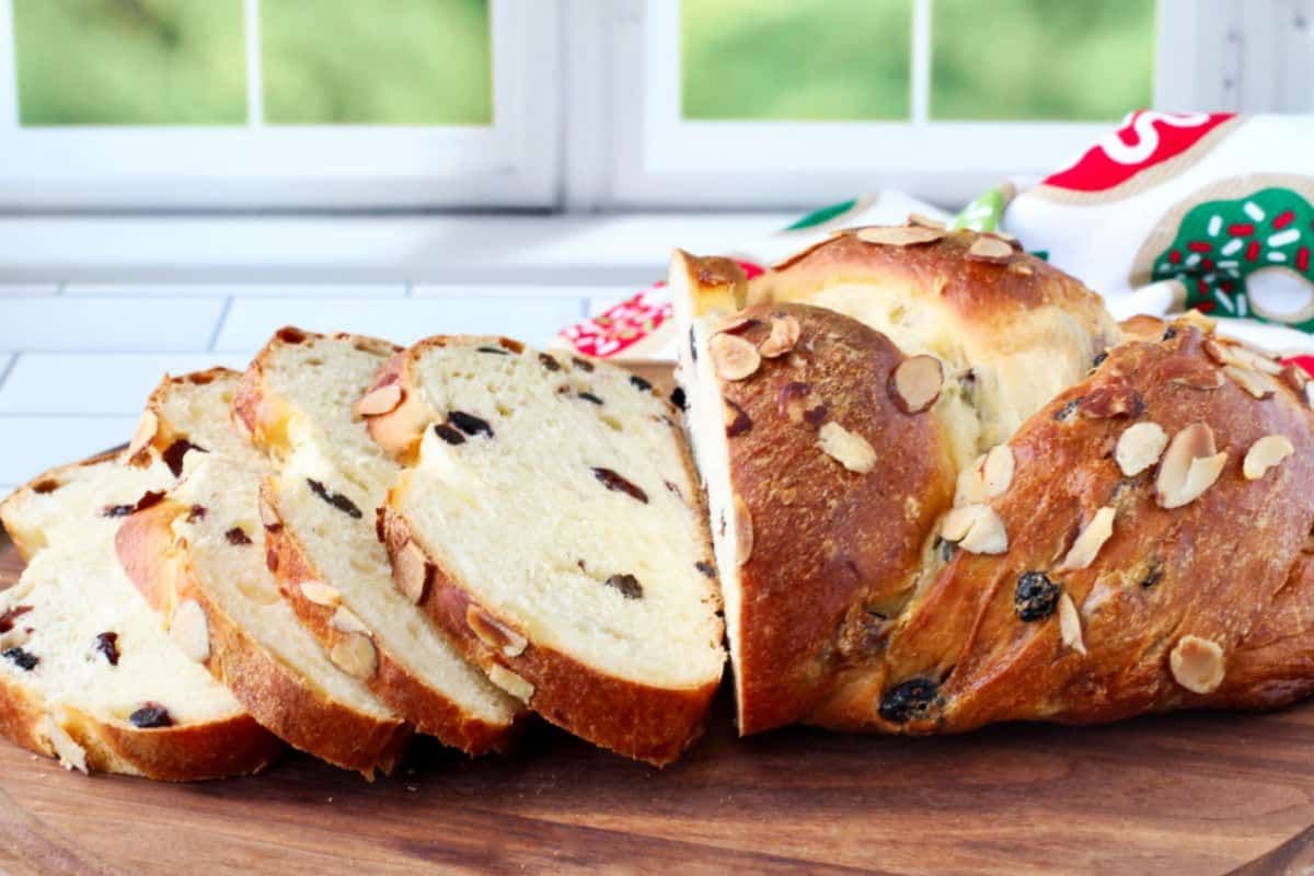 25 Holiday Bread Recipes That Will Make Your Holiday Feast Complete ...