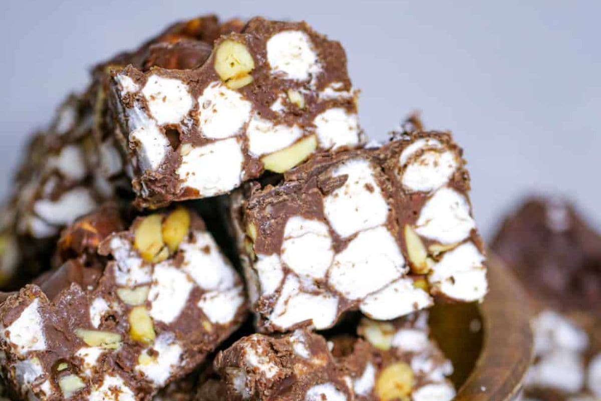 25 Homemade Christmas Candy Recipes That Are Sure To Sweeten Your ...
