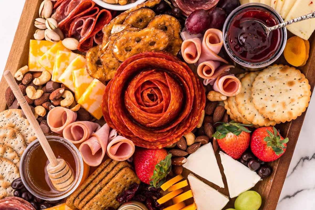 16 Thanksgiving Charcuterie Board Ideas Guests Will Love - Food Plus Words