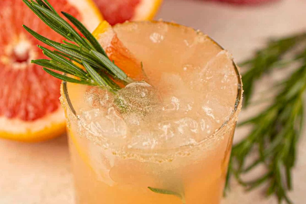 25 Easy Wedding Cocktails For Every Couple - Food Plus Words