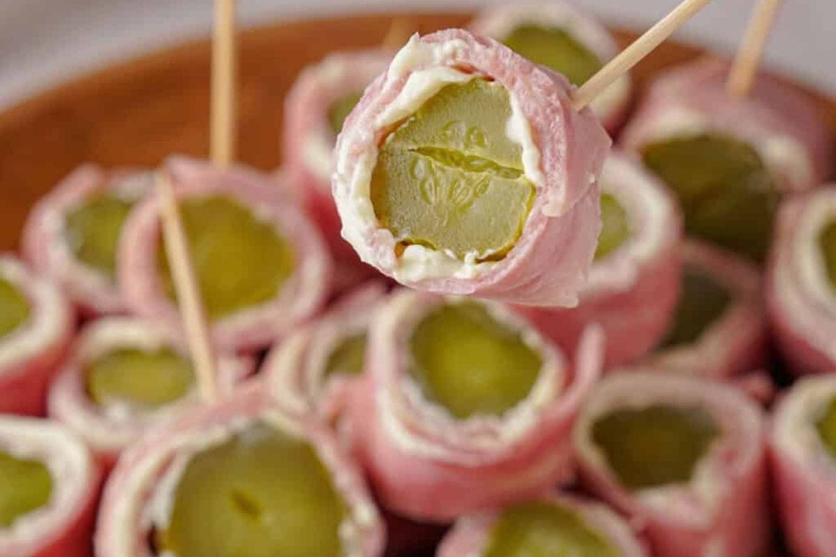 25 Potluck Meals That Will Have Guests Going Back For More - Food Plus ...