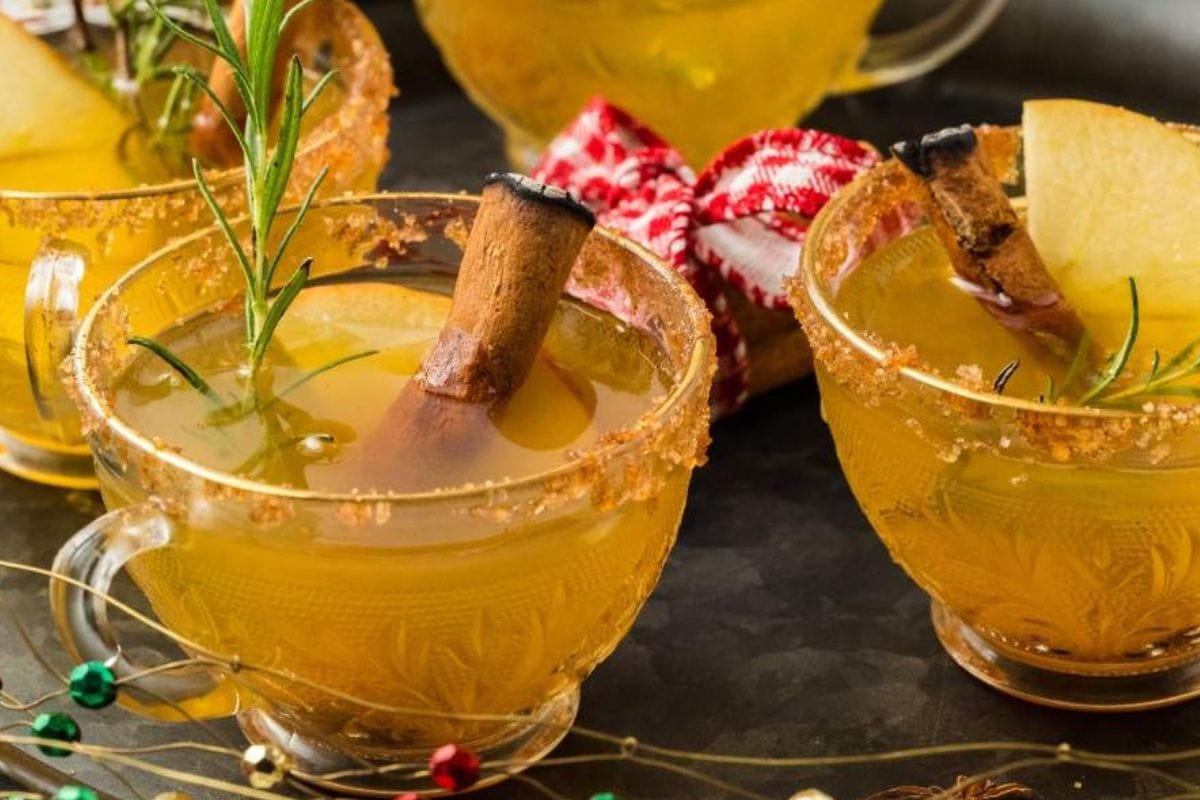 25 Holiday Party Drinks That Bring In The Magic Of The Season - Food ...