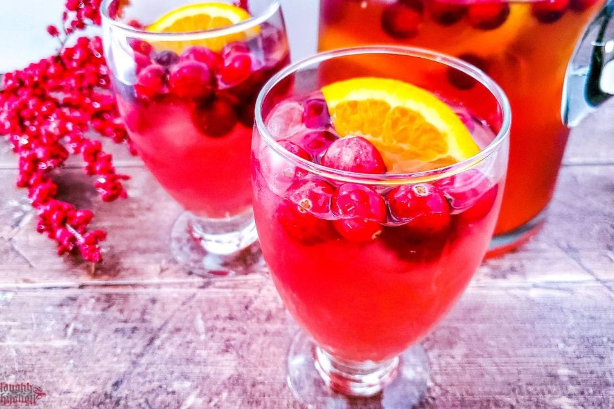 25 Christmas Punch Recipes So Vibrant, They’ll Make Every Other Holiday ...