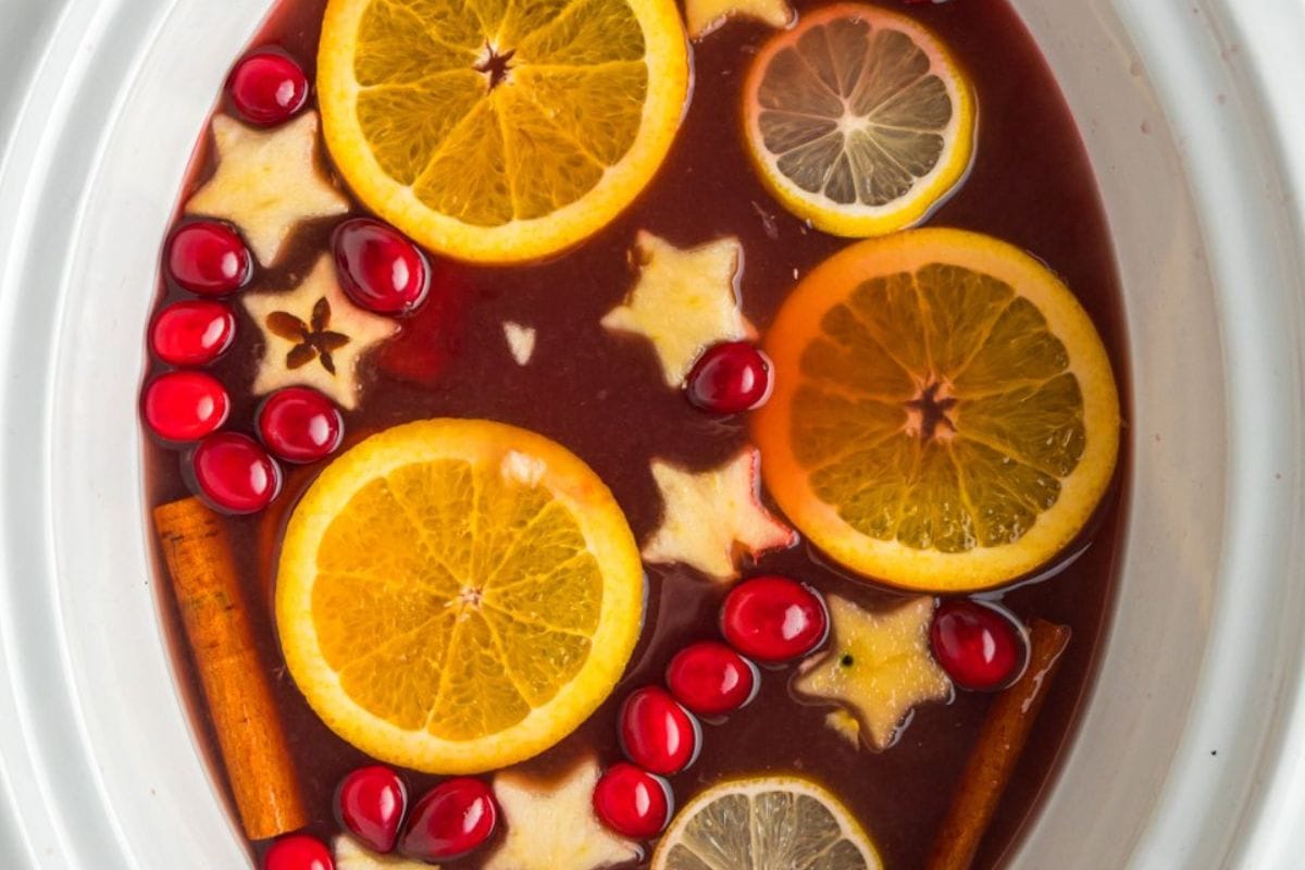 25 Christmas Punch Recipes So Vibrant, They’ll Make Every Other Holiday ...