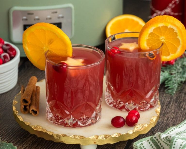 25 Christmas Punch Recipes So Vibrant, They’ll Make Every Other Holiday ...