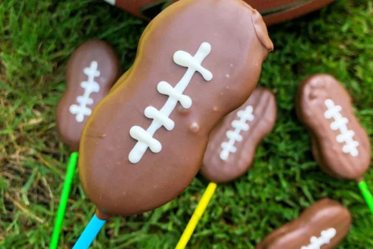25 Easy Superbowl Desserts So Festive, They’ll Sweeten the Rivalry