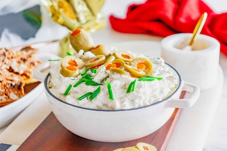 25 Savory and Sweet Holiday Dips That'll Take Your Party Up A Notch ...