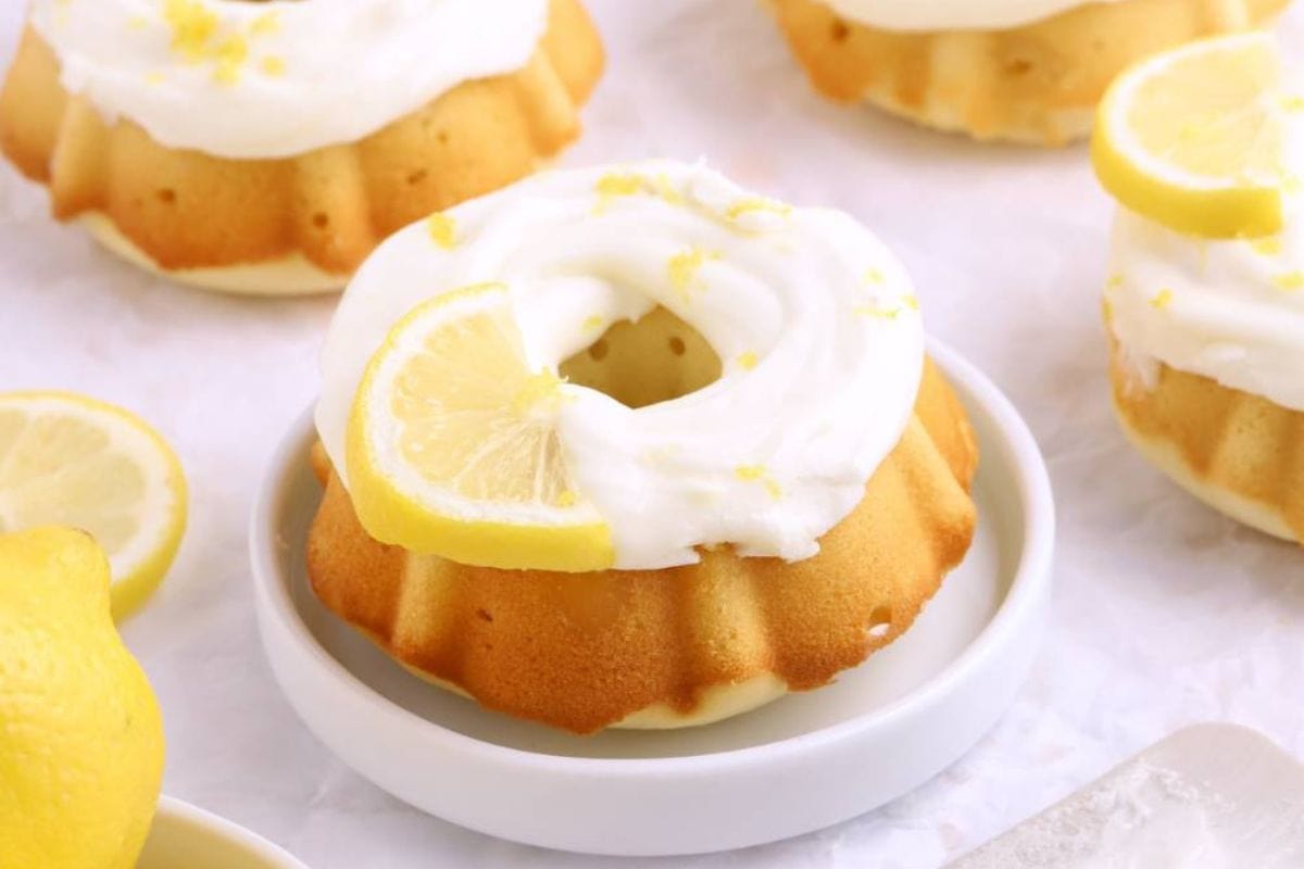 25 Spring Cakes That Will Make Your Dessert Table Bloom - Food Plus Words