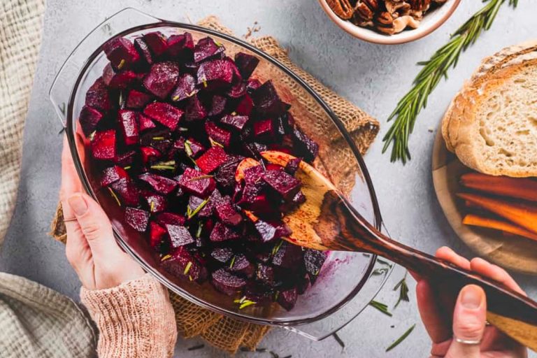 25 Holiday Dinner Ideas So Festive, They’ll Steal the Spotlight from ...