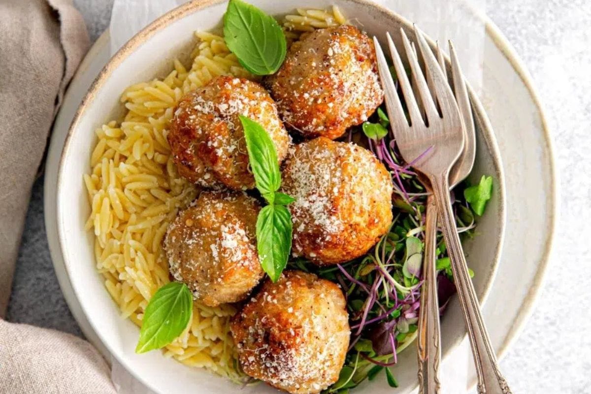 22 Meatball Dinner Ideas That’ll Have You Licking the Plate - Food Plus ...