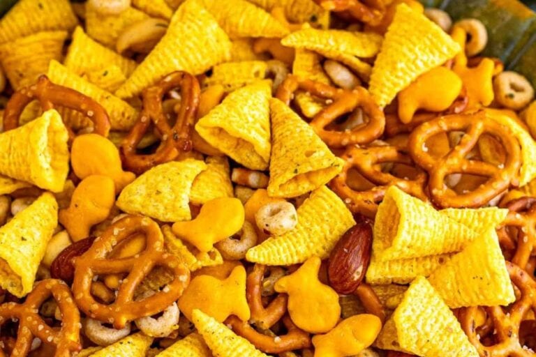 25 Travel Snack Ideas for Long Flights, Road Trips, and Everything In ...