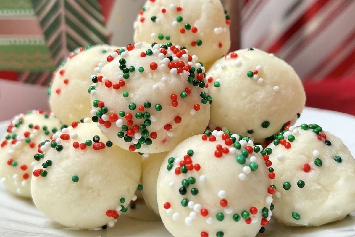 25 Friendsmas Food Ideas Your Friends Will Gobble Up Faster Than Cookies